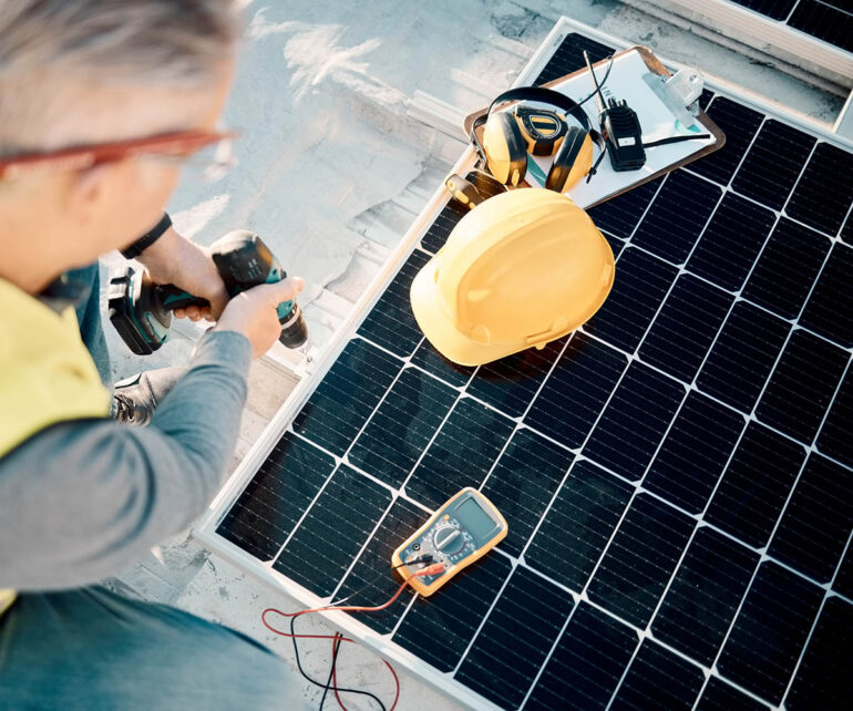 Izgradnja i instalacija solarnih panela i sustava - Majhen Tech